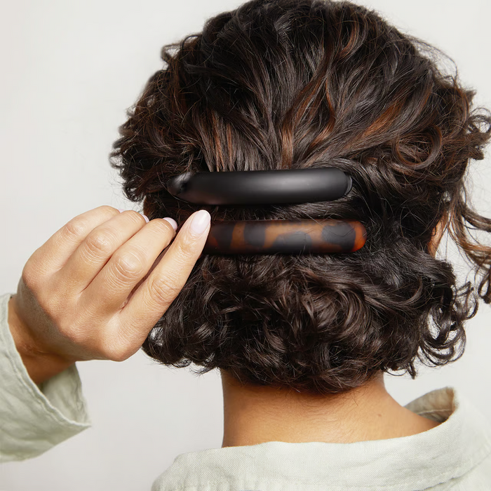 Kitsch Recycled Plastic Pony Clips 2pc- Black & Tort — Kiyo Beauty